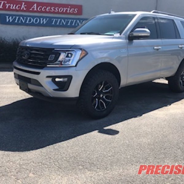 2020 Ford Expedition Looks Sharp with a Leveling Kit, Wheels, and Tires